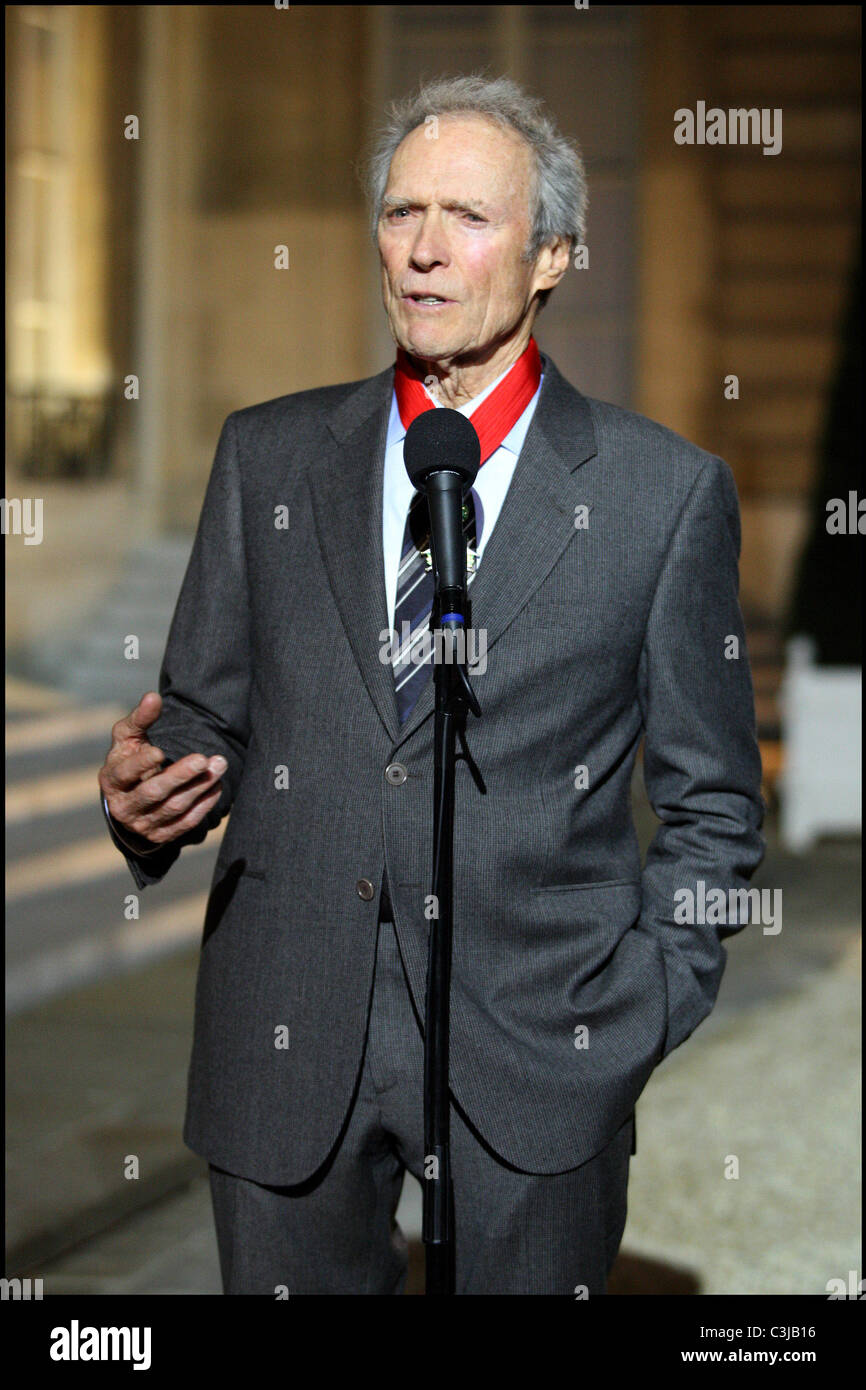 Clint Eastwood Clint Eastwood receives the 'Legion d'Honneur' from the ...