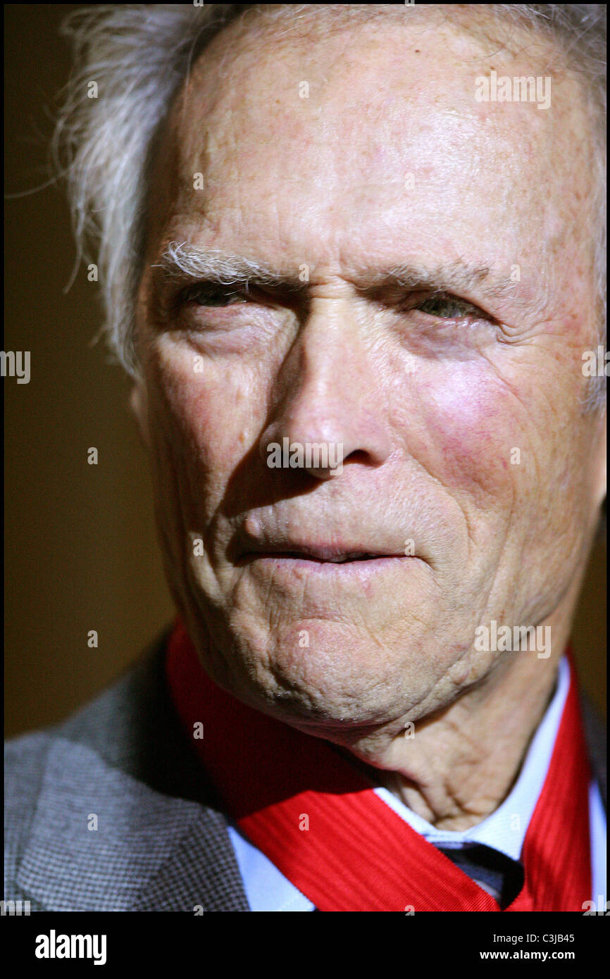 Clint Eastwood Clint Eastwood receives the 'Legion d'Honneur' from the ...
