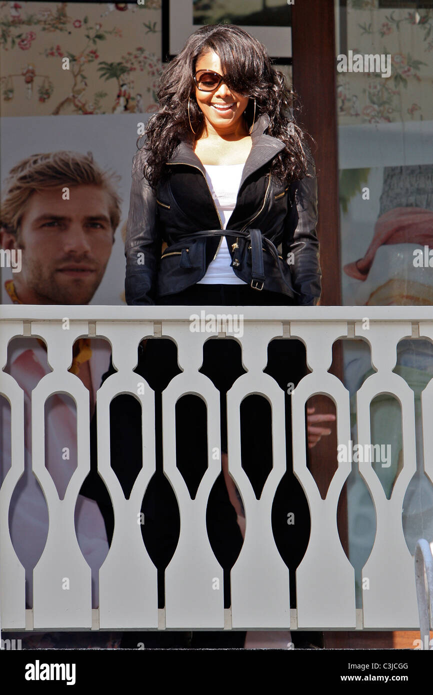 Janet Jackson makes an appearance at The Grove to see 100 dancers ...