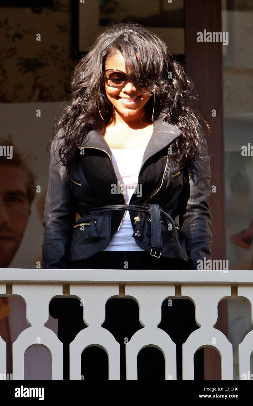 Janet Jackson makes an appearance at The Grove to see 100 dancers ...