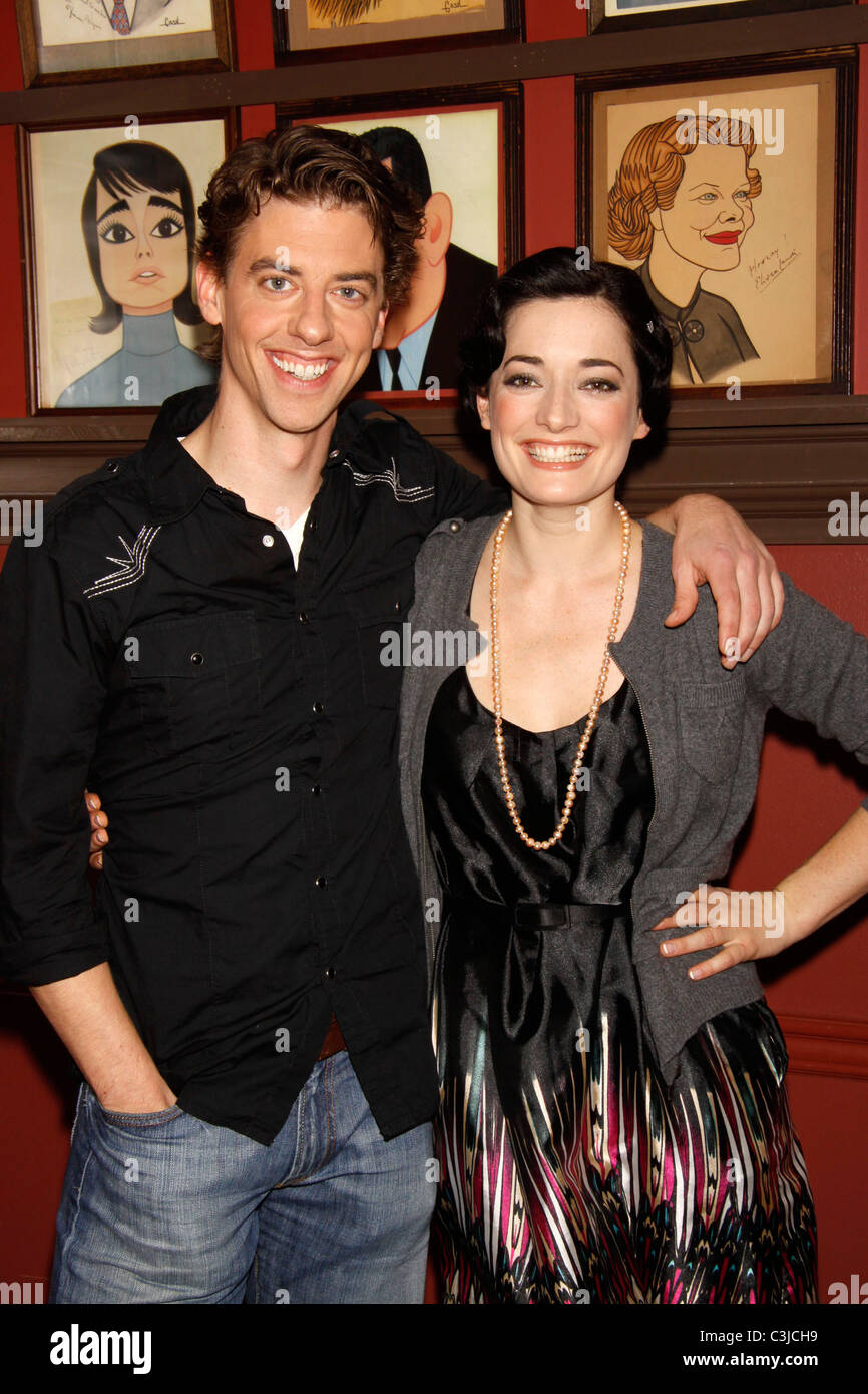 Disney mary poppins musical hi-res stock photography and images - Alamy