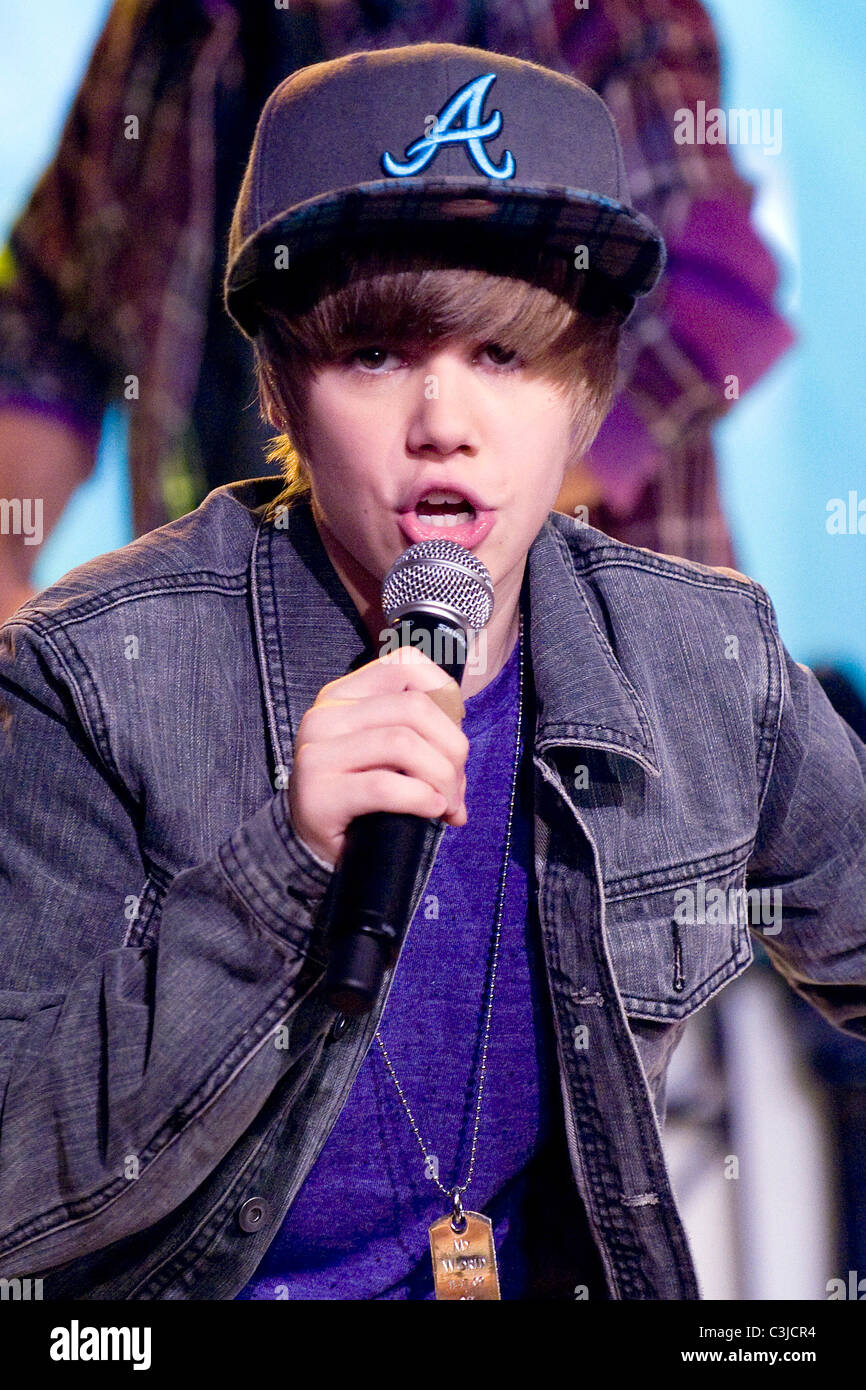 singer Justin Bieber performing on the weekend edition of "Good Morning ...