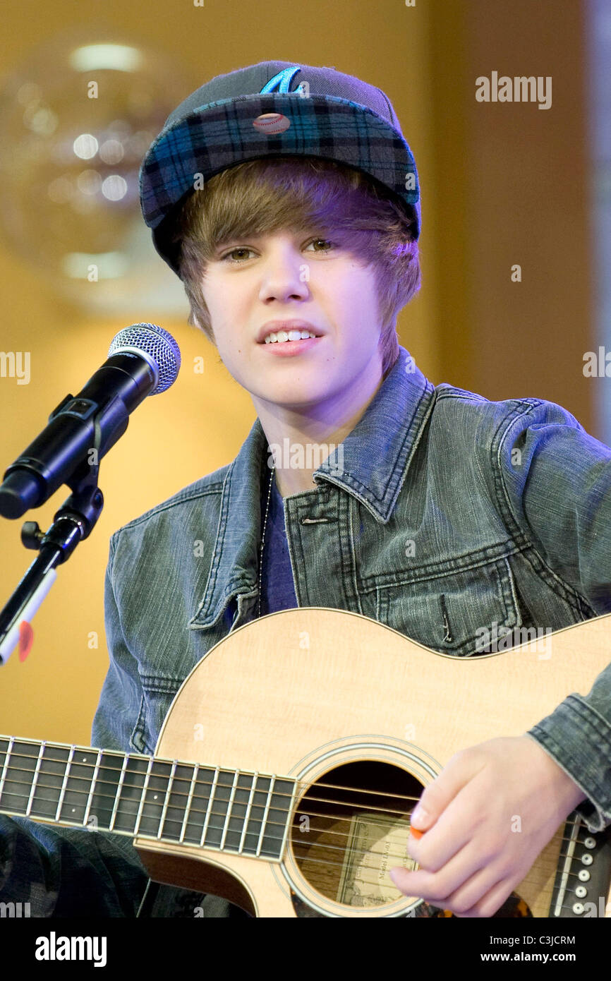 singer Justin Bieber performing on the weekend edition of "Good Morning ...