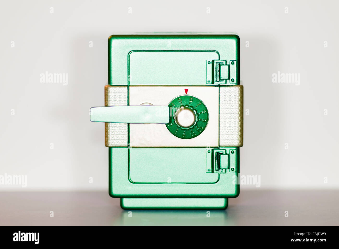 Bank safe vault hi-res stock photography and images - Alamy