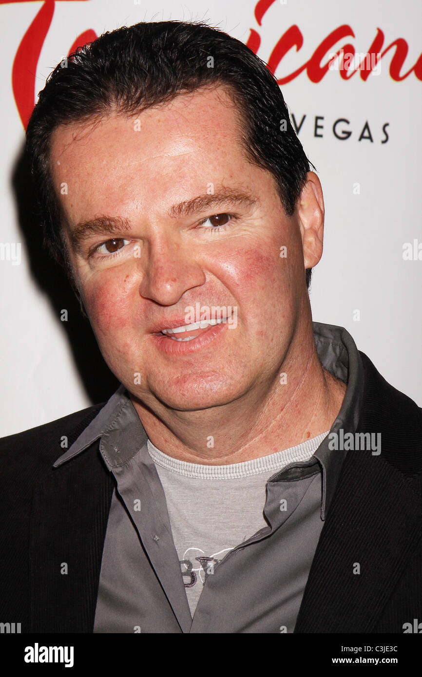 Dirk Arthur Wayne Newton's new show 'Once Before I Go', premiered at ...