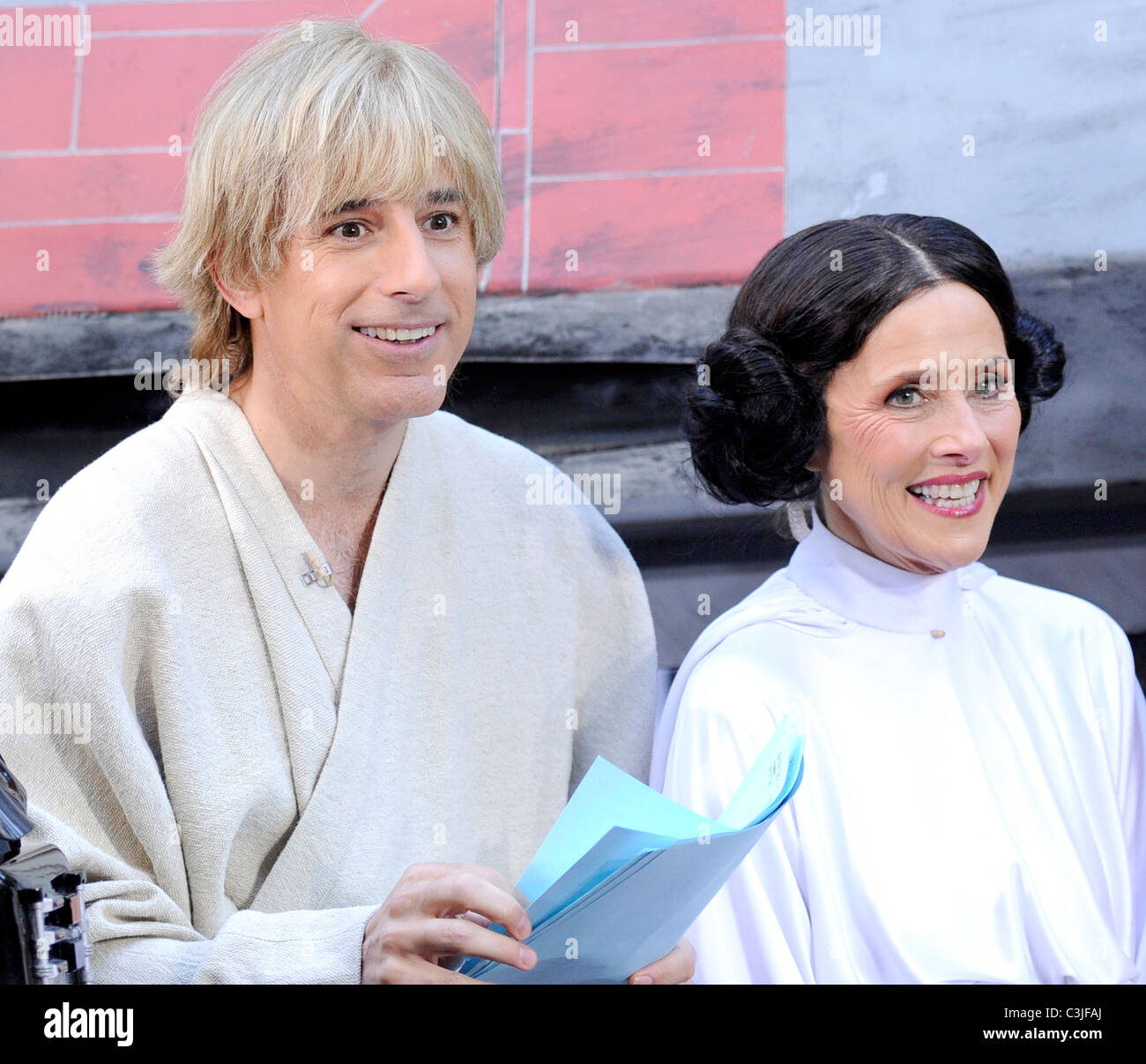Matt Lauer as Luke Skywalker and Meredith Vieira as Princess Leia NBC's ...