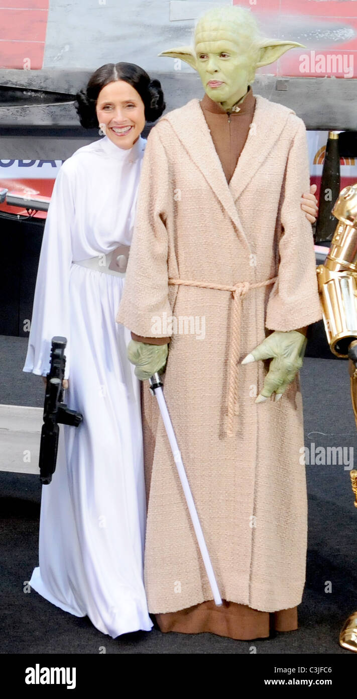 Meredith Vieira as Princess Leia and Hoda Kotb as Yoda NBC's 'Today ...