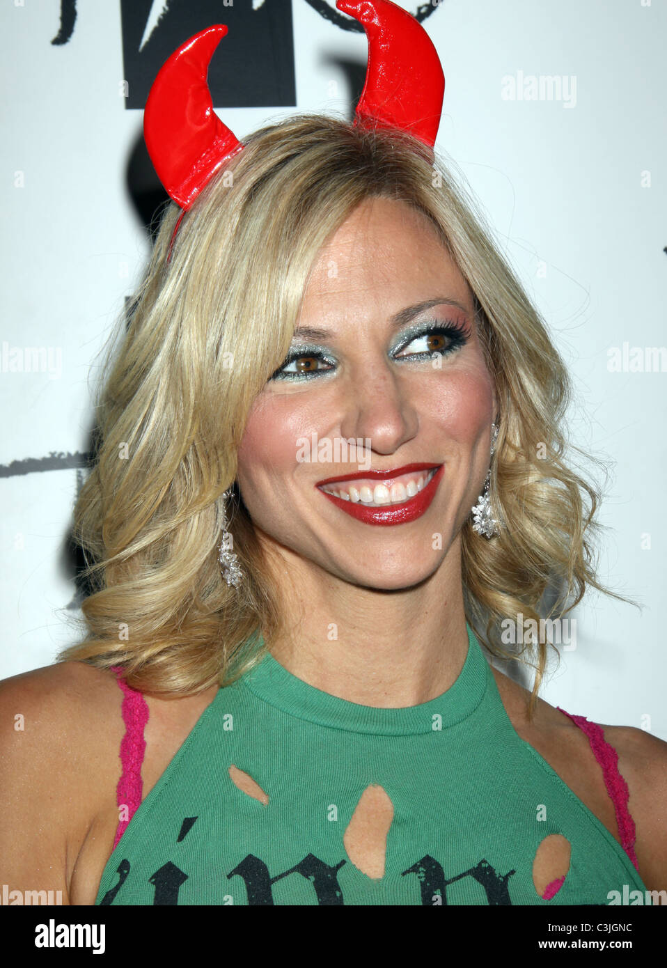 Former Pop Star Deborah Gibson Hosts Hallow Eighties A Pre Halloween
