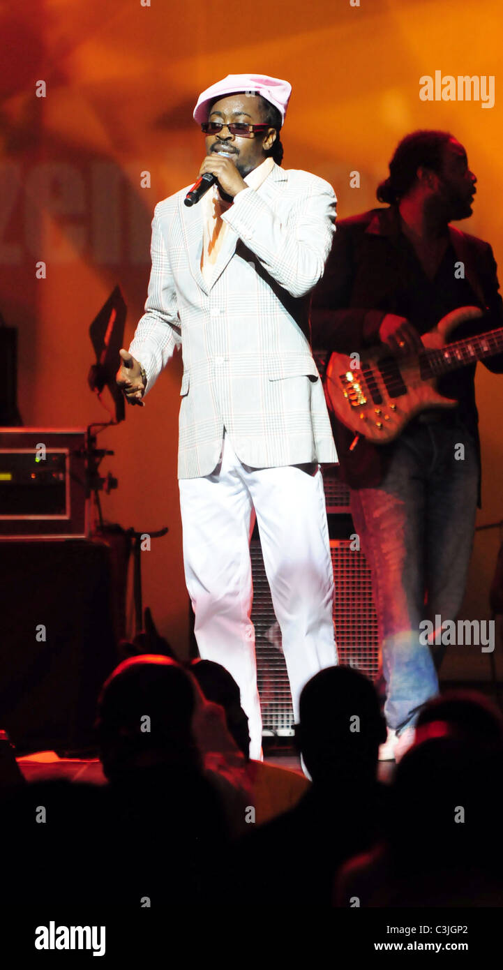 Reggae singer Beenie Man performing live at Reggae Bash 2009 in the ...