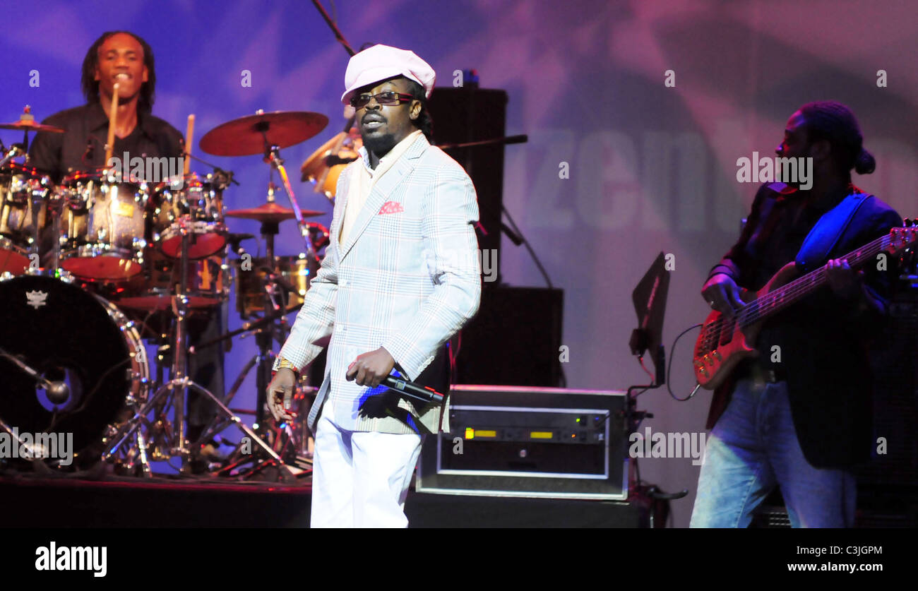 Reggae singer Beenie Man performing live at Reggae Bash 2009 in the ...