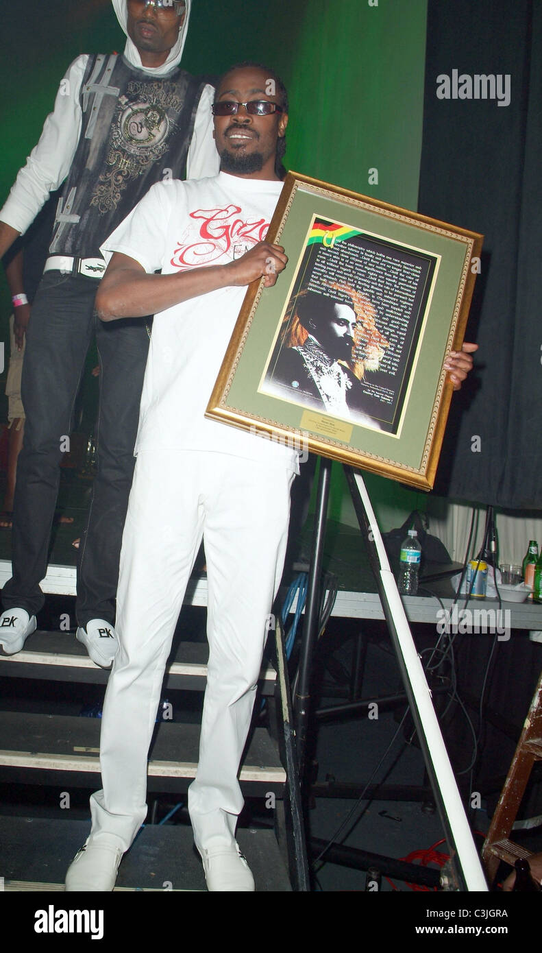 Reggae singer Beenie Man performing live at Reggae Bash 2009 in the ...