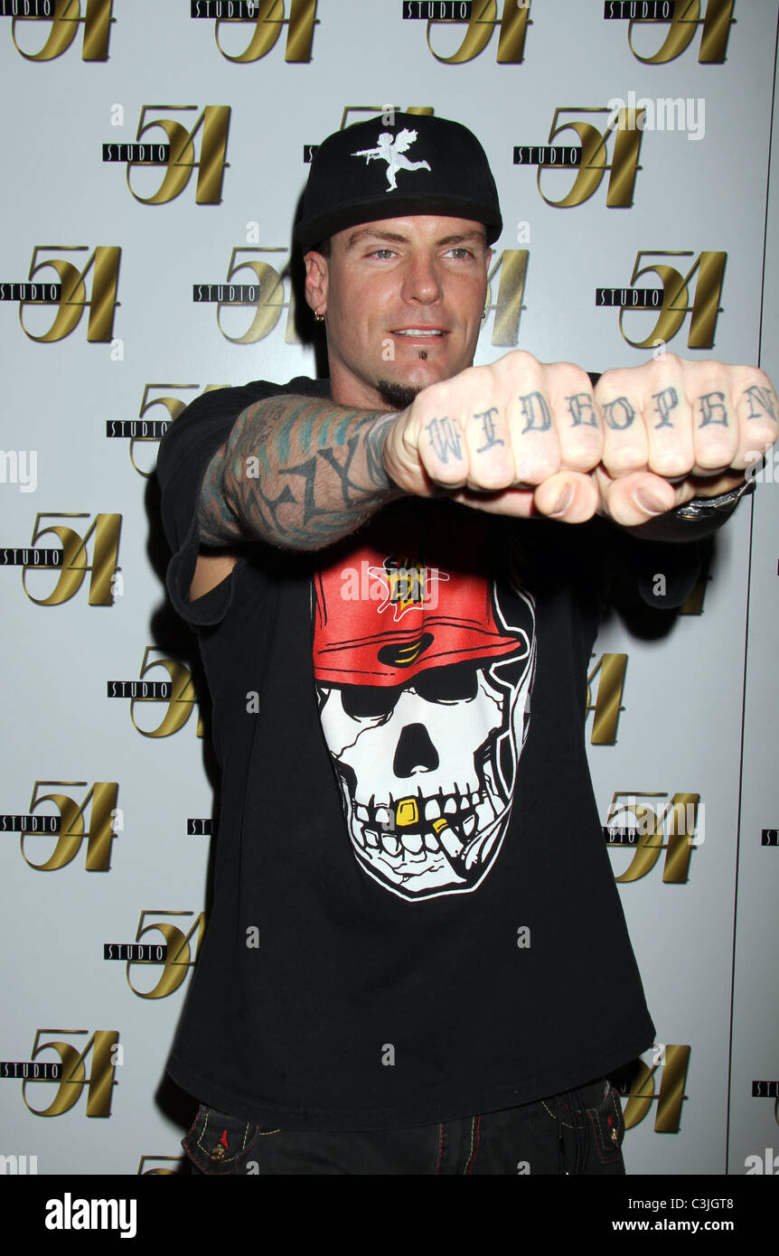 Vanilla ice rapper hi-res stock photography and images - Alamy