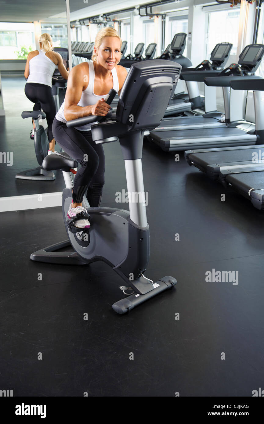 Gym lady bike hi-res stock photography and images - Alamy