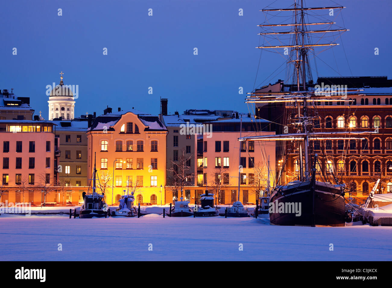 Helsinki sailing hi-res stock photography and images - Alamy