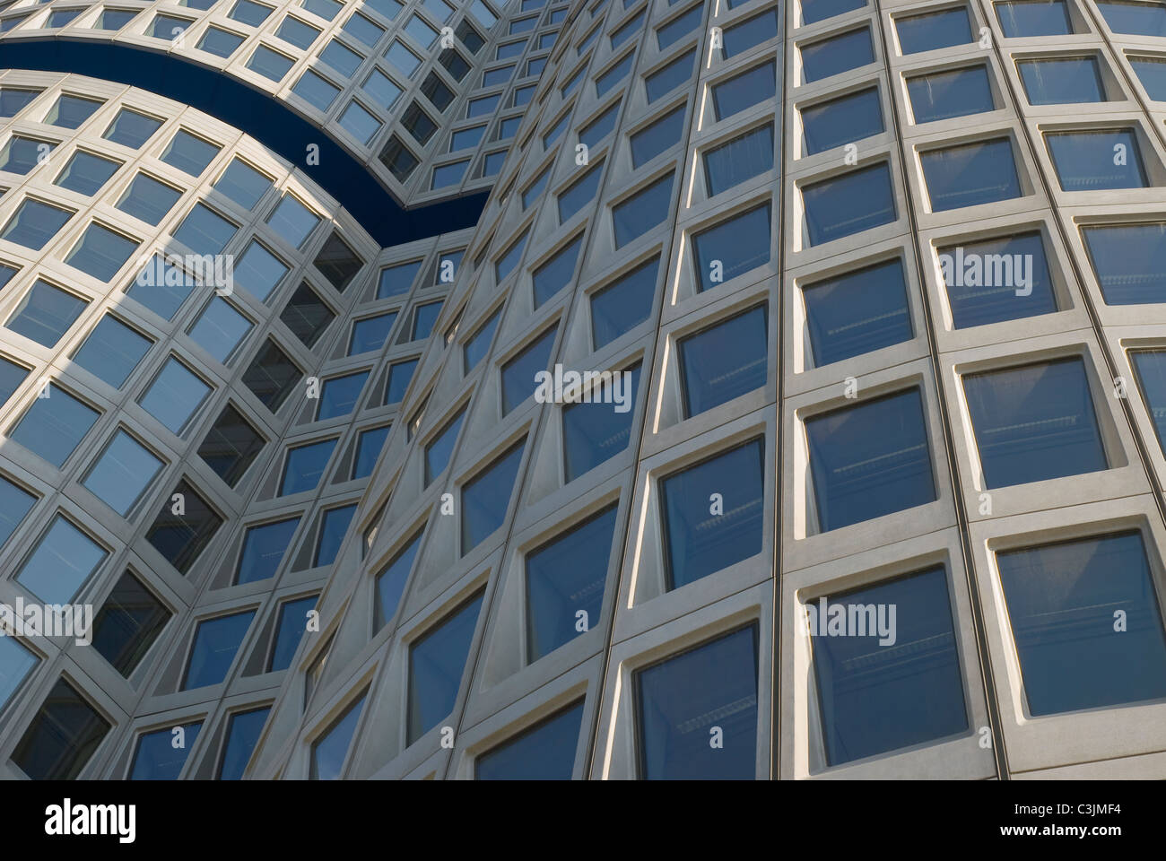 Business curved architecture hi-res stock photography and images - Alamy