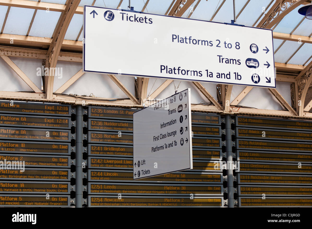 Train station signs hi-res stock photography and images - Alamy