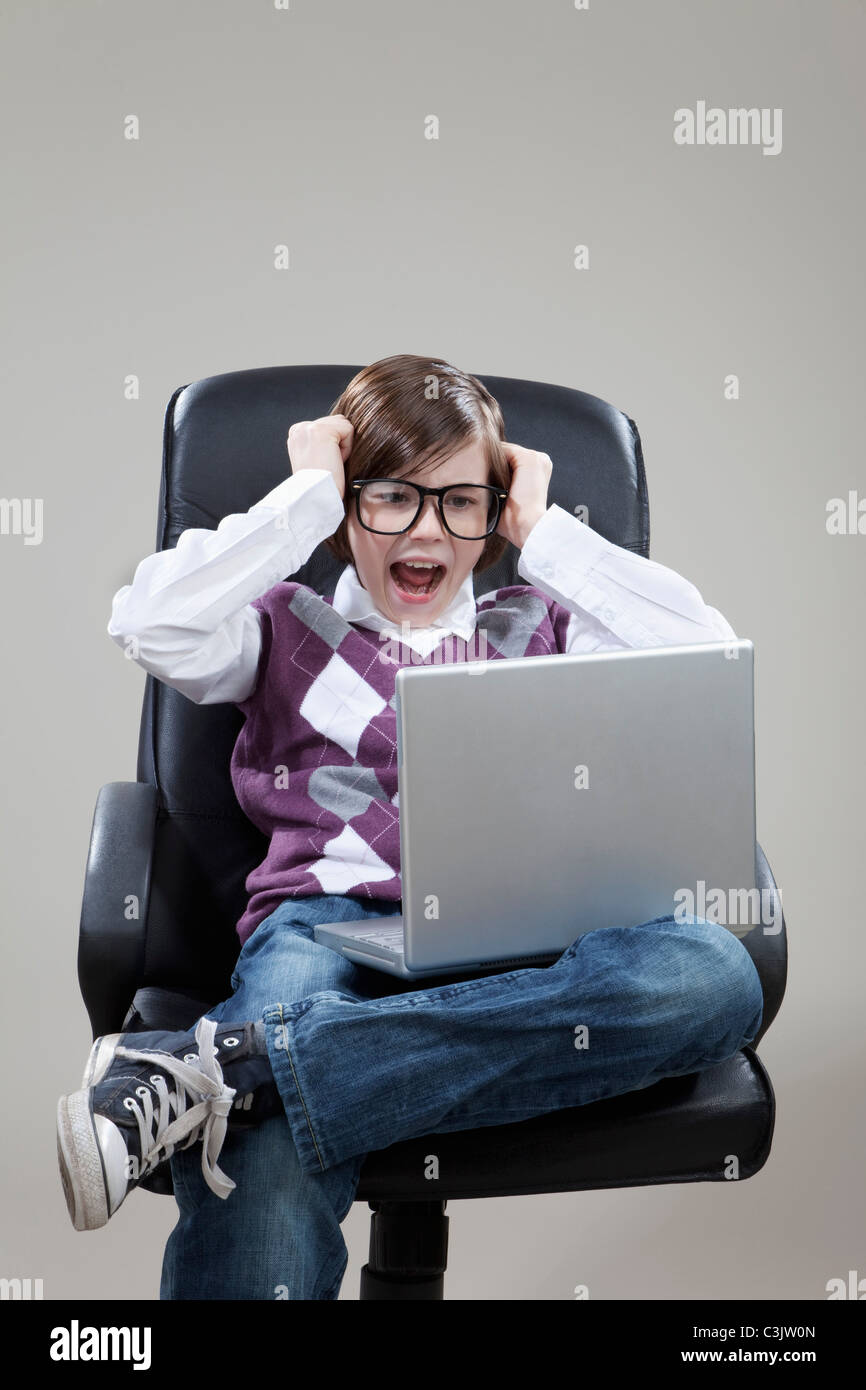 Pulling hair out computer hi-res stock photography and images - Alamy