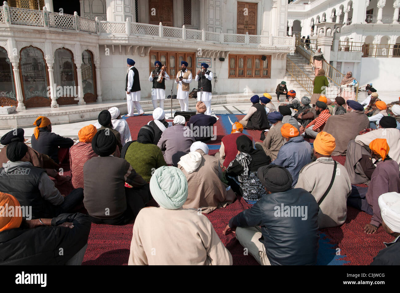 Amritsar gathering people sikh hi-res stock photography and images - Alamy