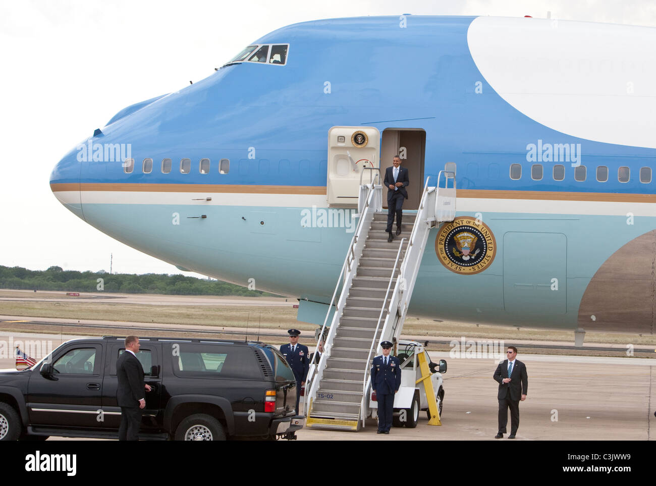 President barack obama air force one austin texas hi-res stock ...