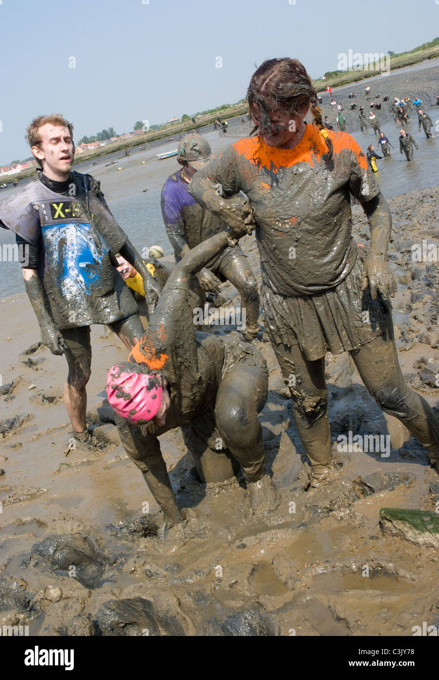 Maldon mud race helping hi-res stock photography and images - Alamy