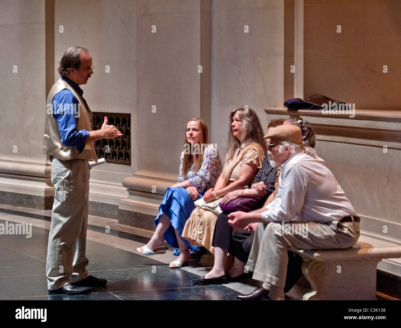 Docent group in gallery hi-res stock photography and images - Alamy