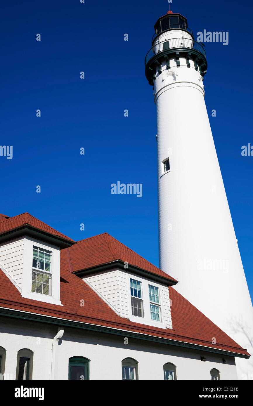White lighthouse and house hi-res stock photography and images - Alamy