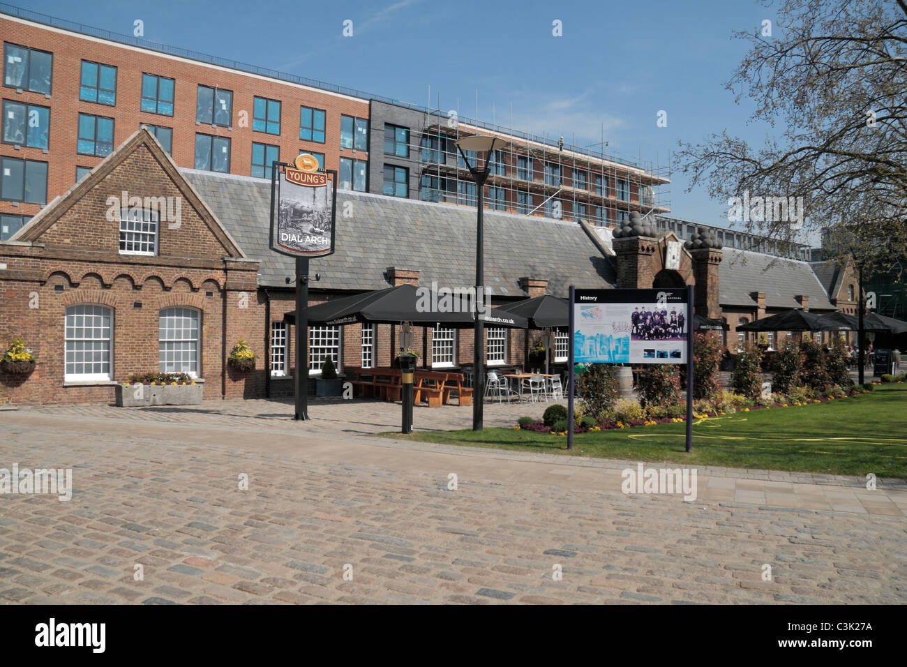 The dial arch pub hi-res stock photography and images - Alamy