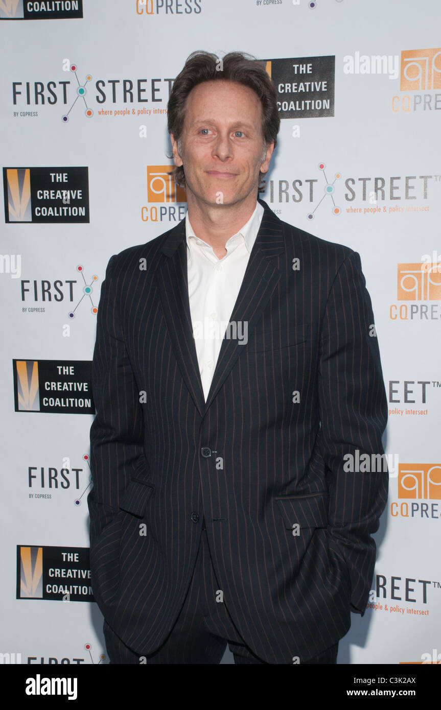 Steven Weber arrives for a reception after a Creative Coalition boot ...