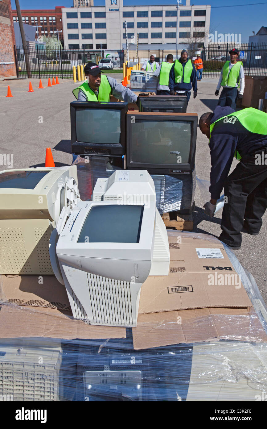 Tv monitor recycling hi-res stock photography and images - Alamy