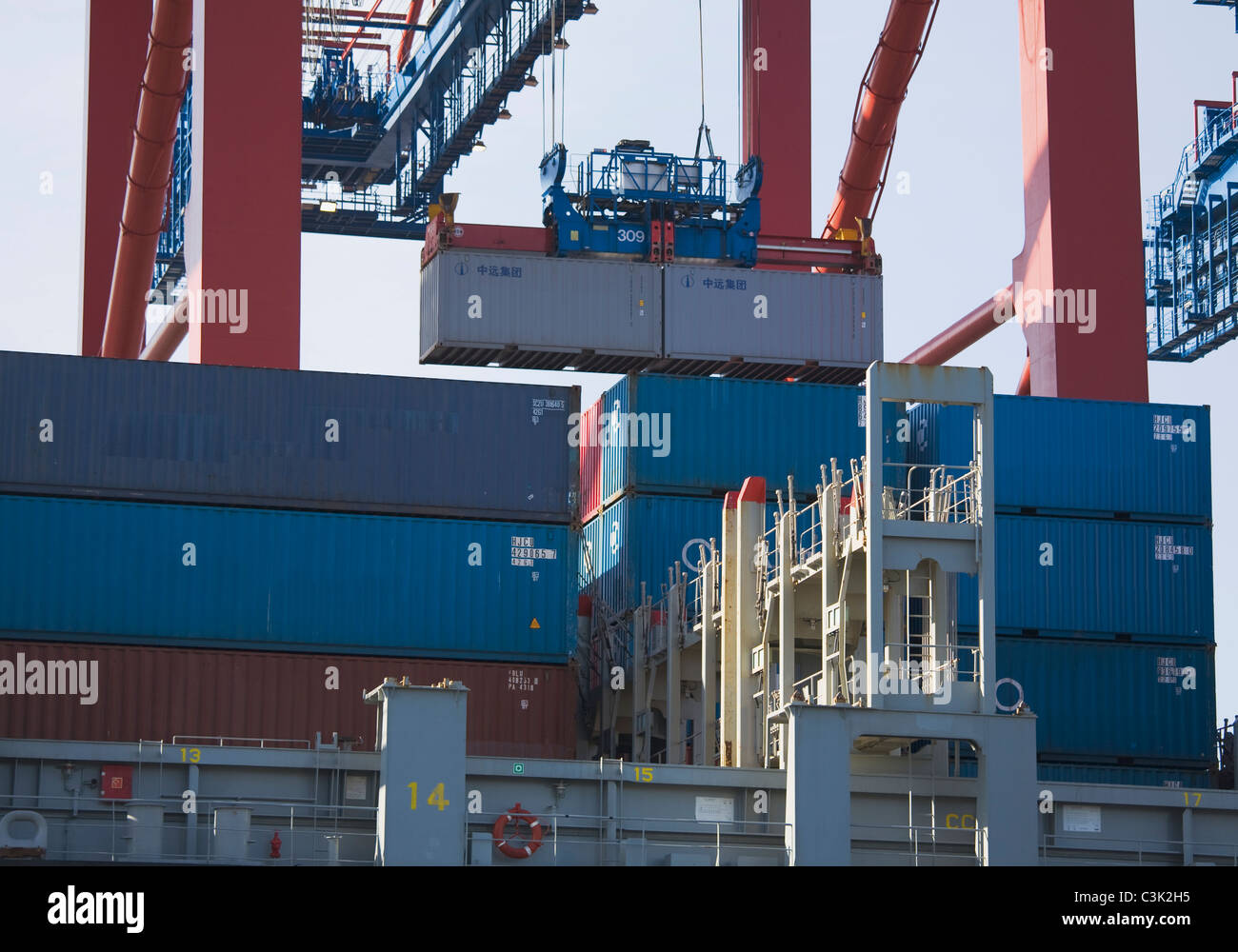 Container loading hi-res stock photography and images - Alamy