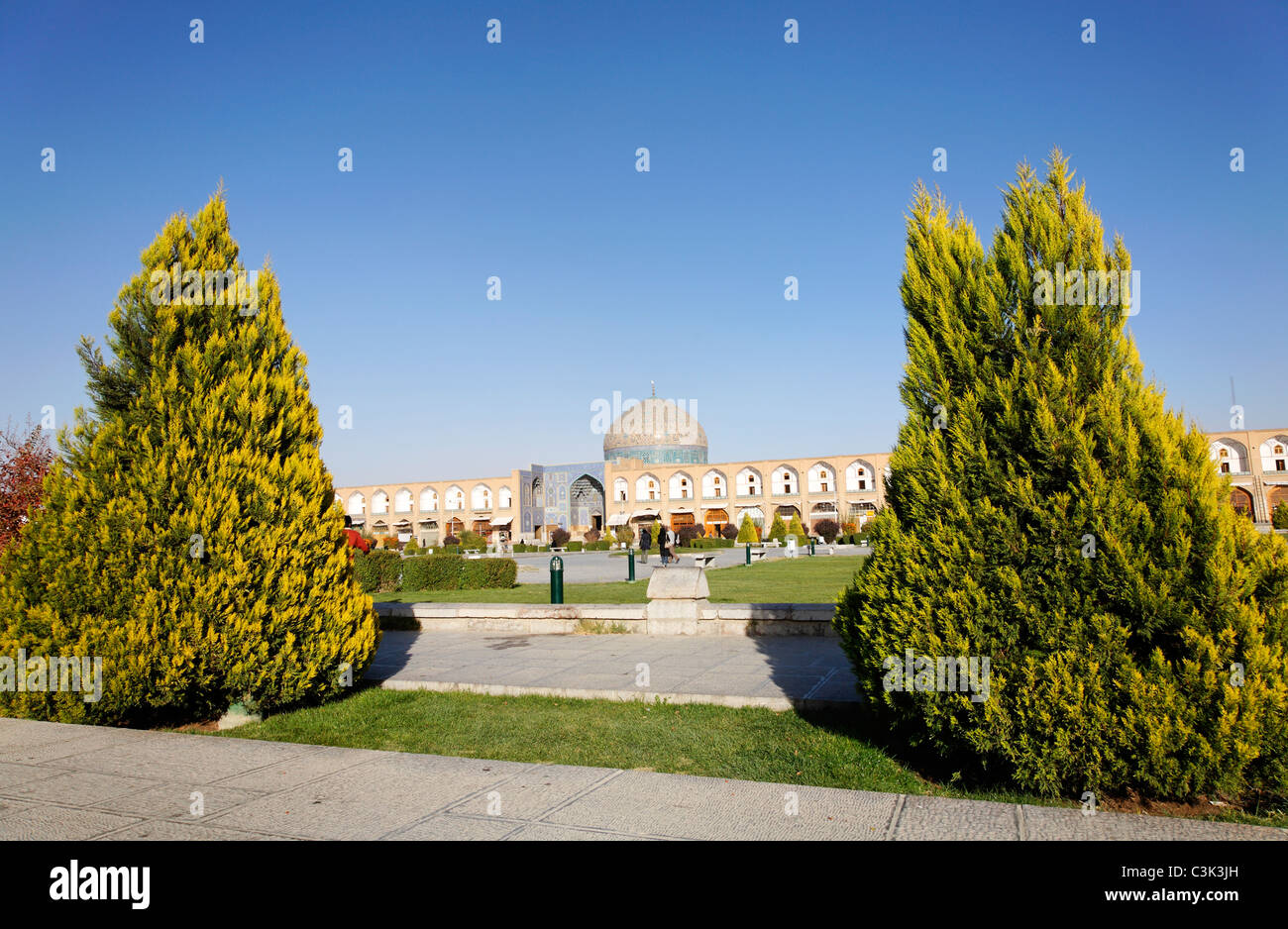 The Masjid-i Sheikh Lotfallah, Maydan Imam, Isfahan, Iran Stock Photo ...
