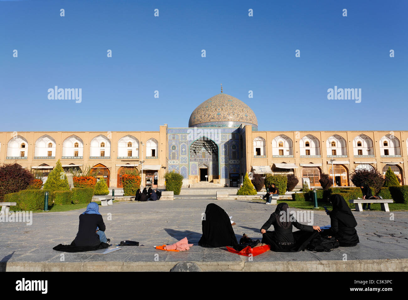 The Masjid-i Sheikh Lotfallah, Maydan Imam, Isfahan, Iran Stock Photo ...