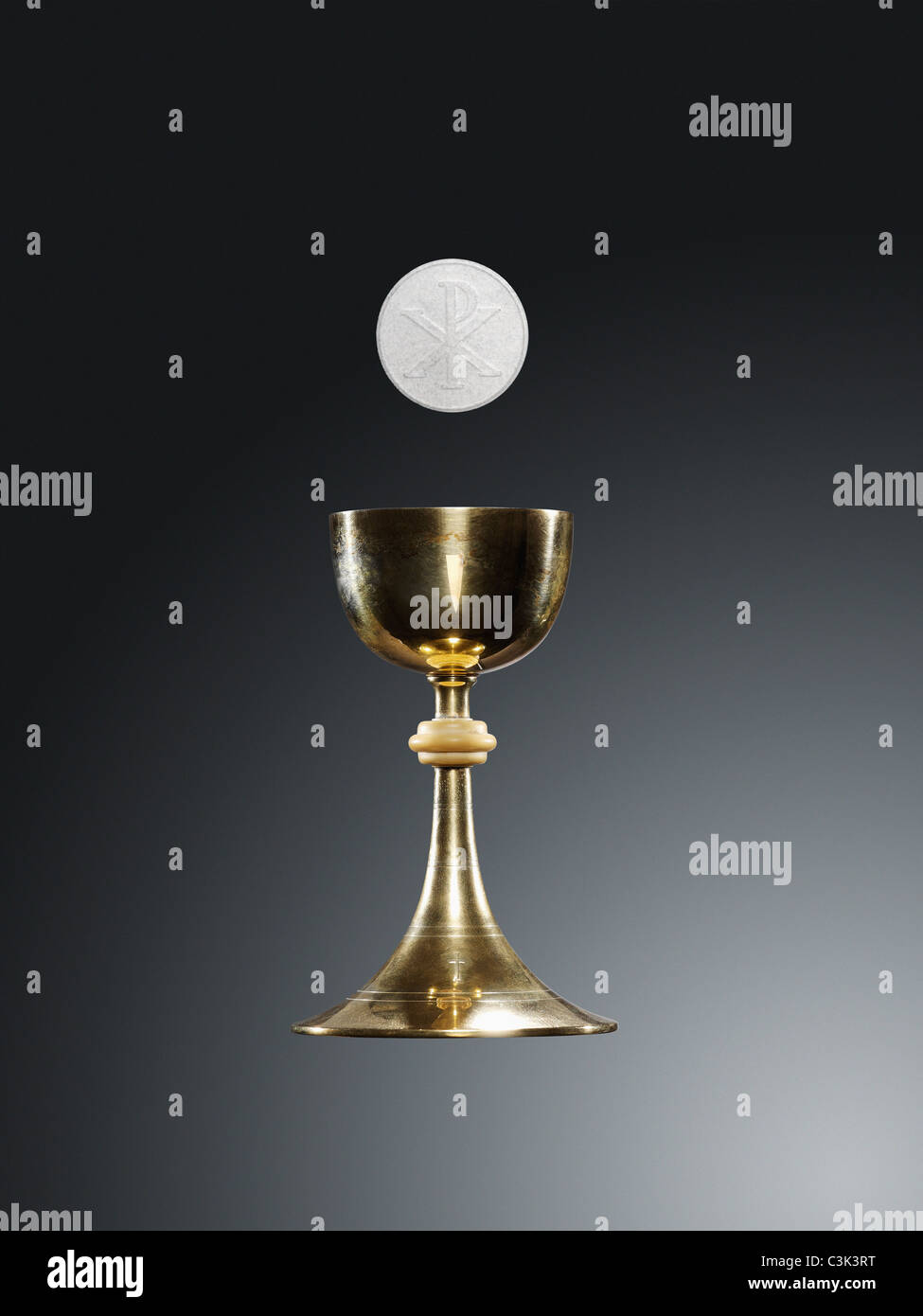 Chalice and host hi-res stock photography and images - Alamy
