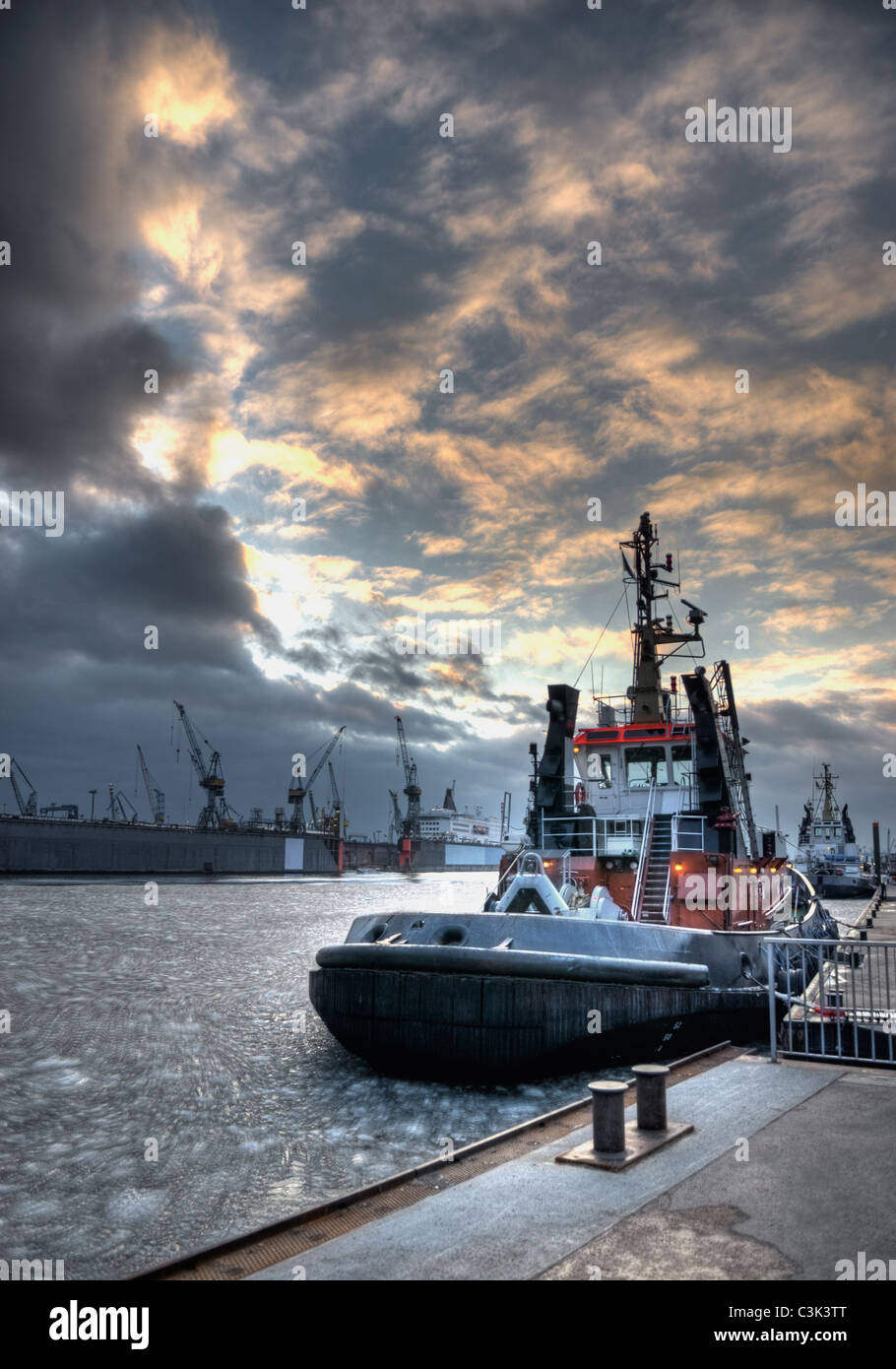 Harbour tugs hi-res stock photography and images - Alamy