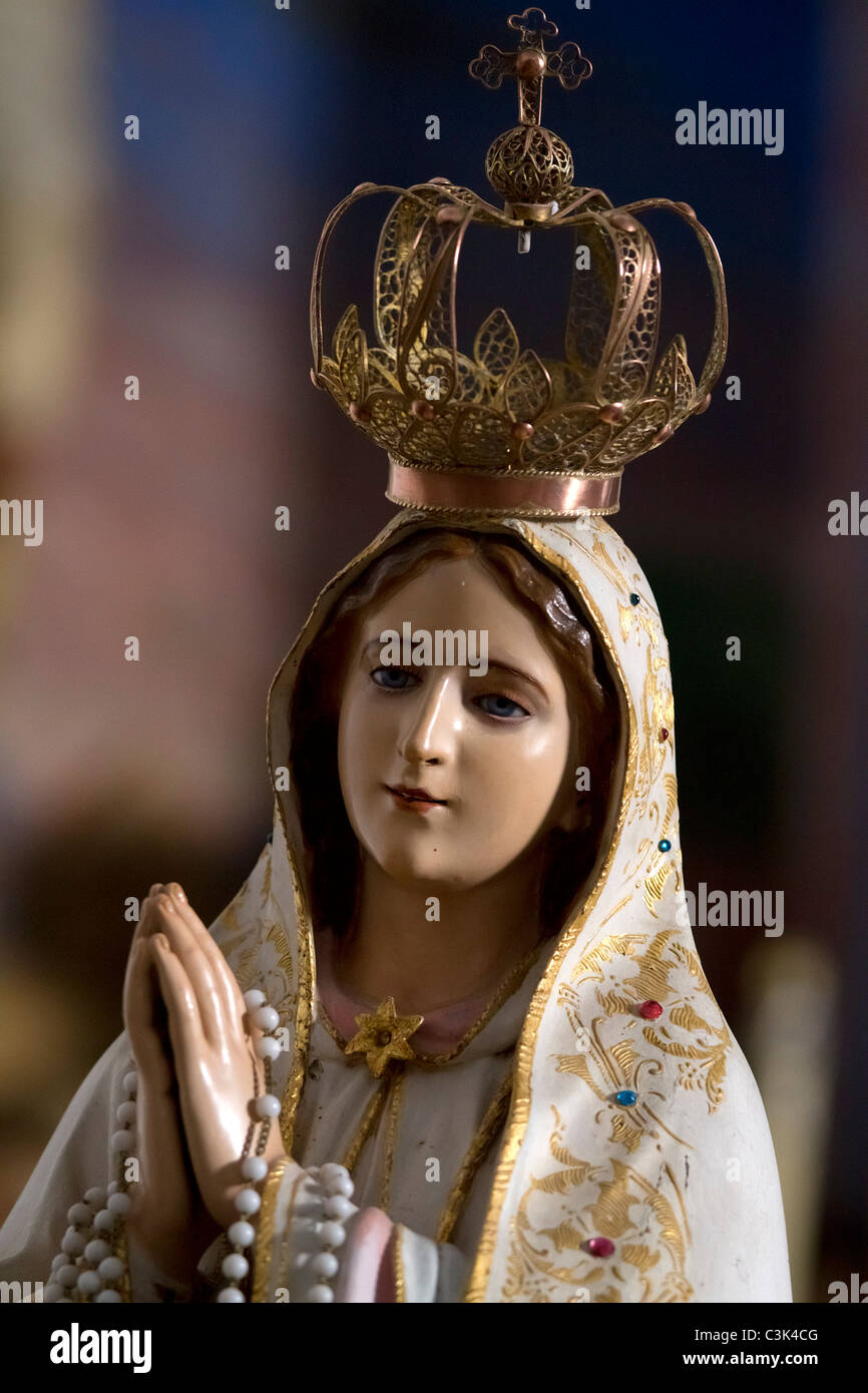 Praying statue virgin mary hi-res stock photography and images - Alamy