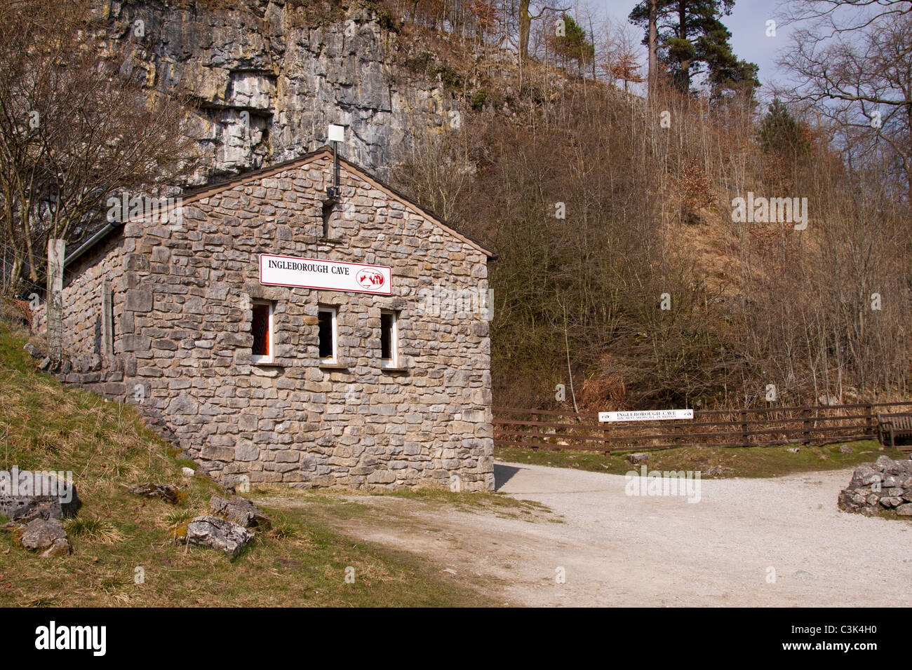 Clapham village yorkshire dales hi-res stock photography and images - Alamy