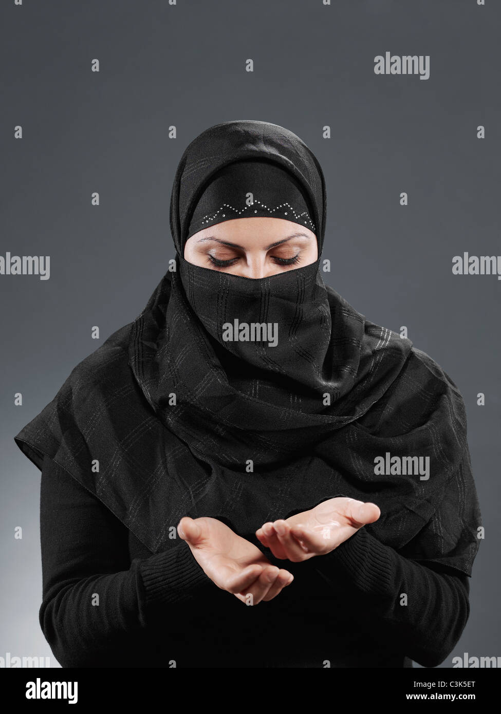 Muslim woman praying hi-res stock photography and images - Alamy