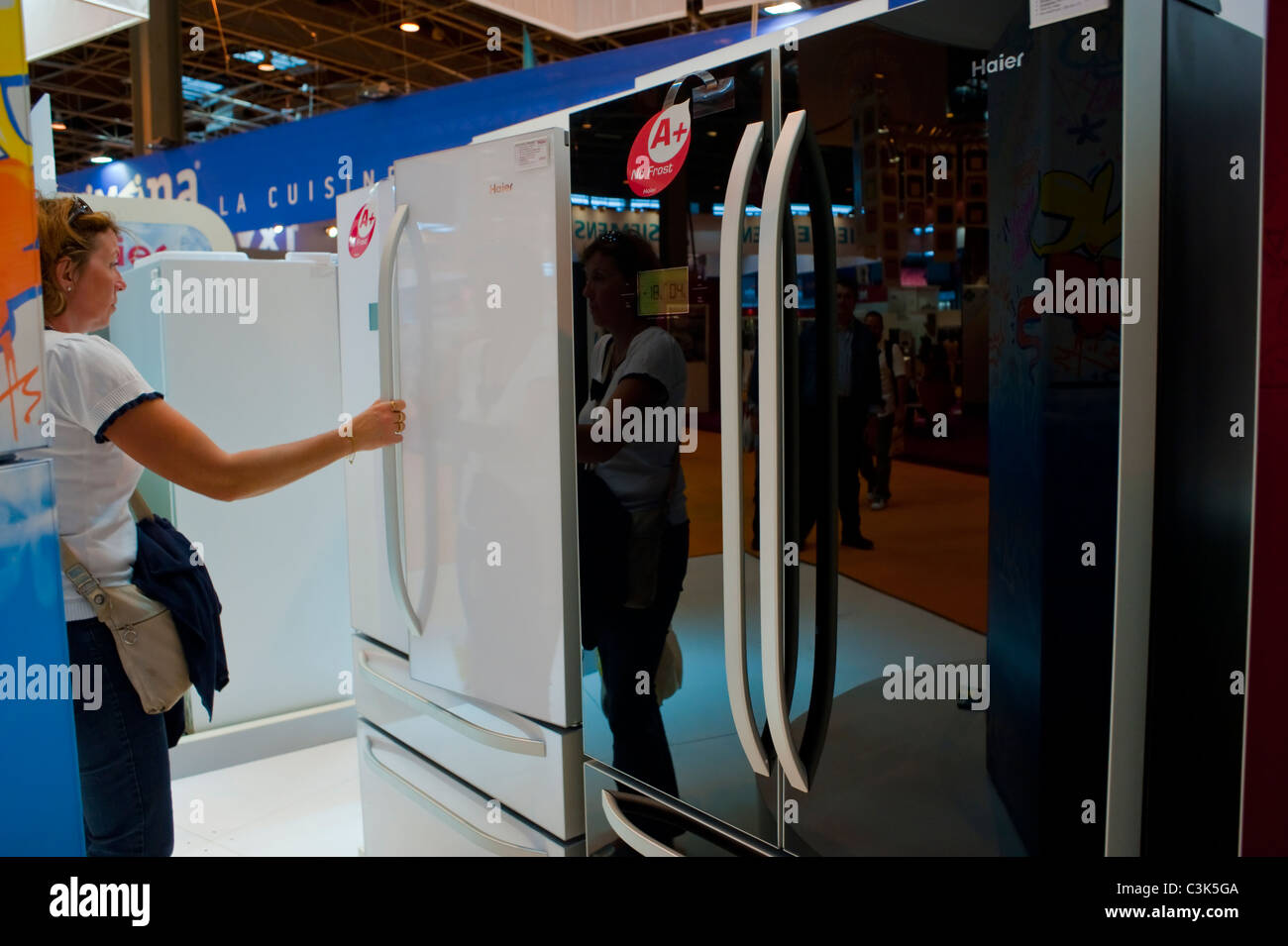 Interiors kitchens fridges refrigerators hi-res stock photography and ...