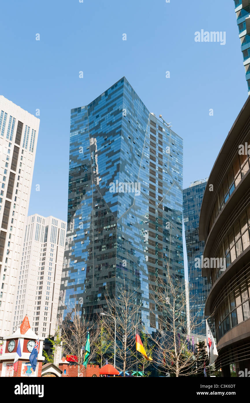 SOHO Shangdu complex, based on fractals, by LAB Architecture Studio ...