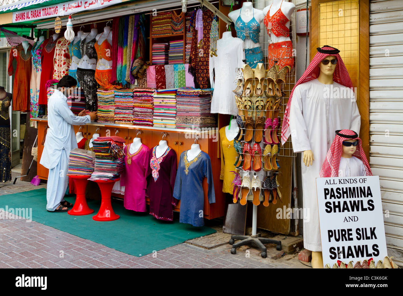 Pashmina shawls hi-res stock photography and images - Alamy