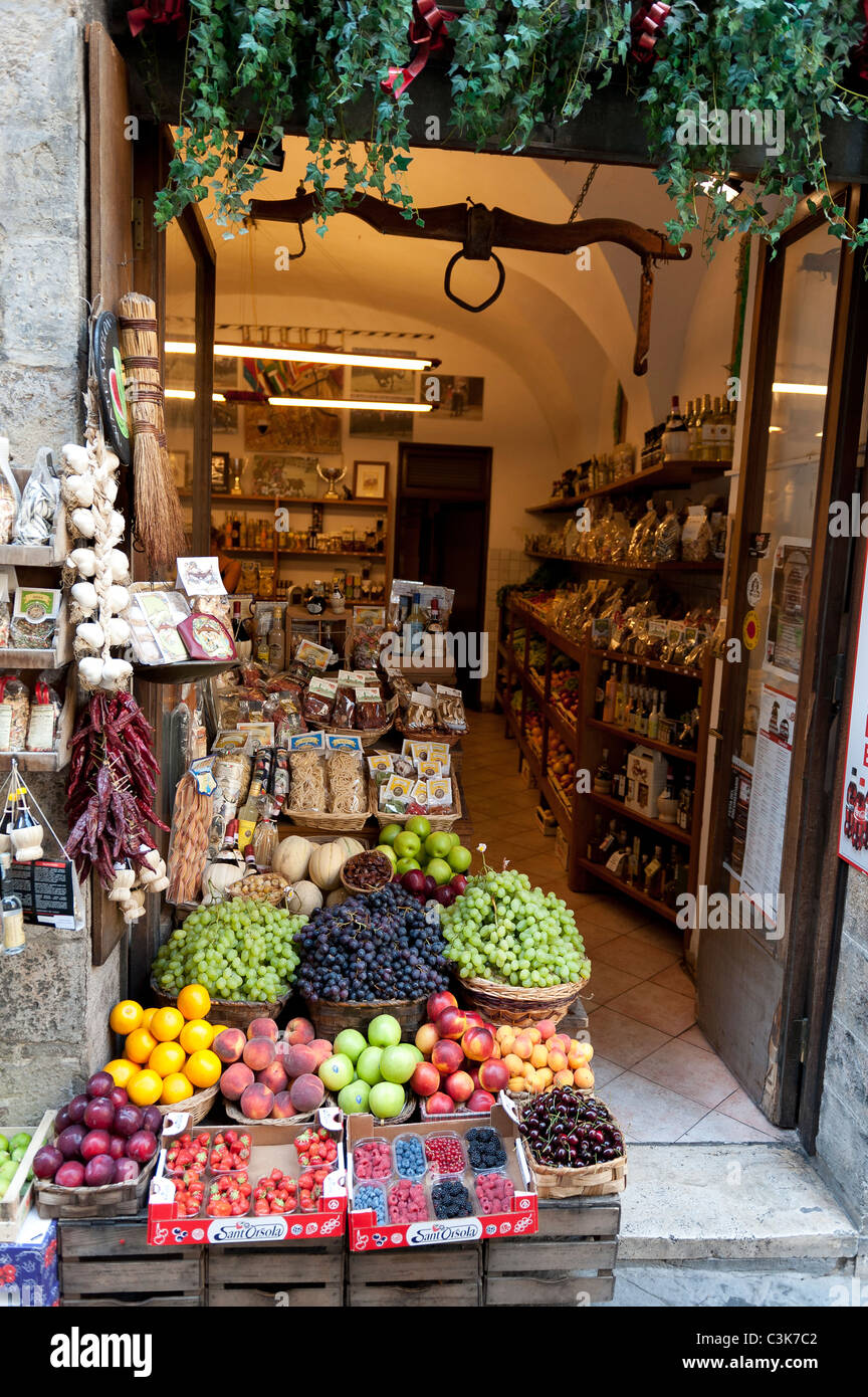 Italian deli village hi-res stock photography and images - Alamy
