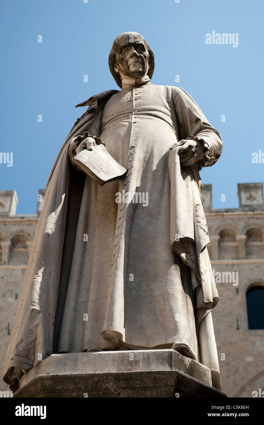 Italian priest Salimbeni Statue Stock Photo - Alamy