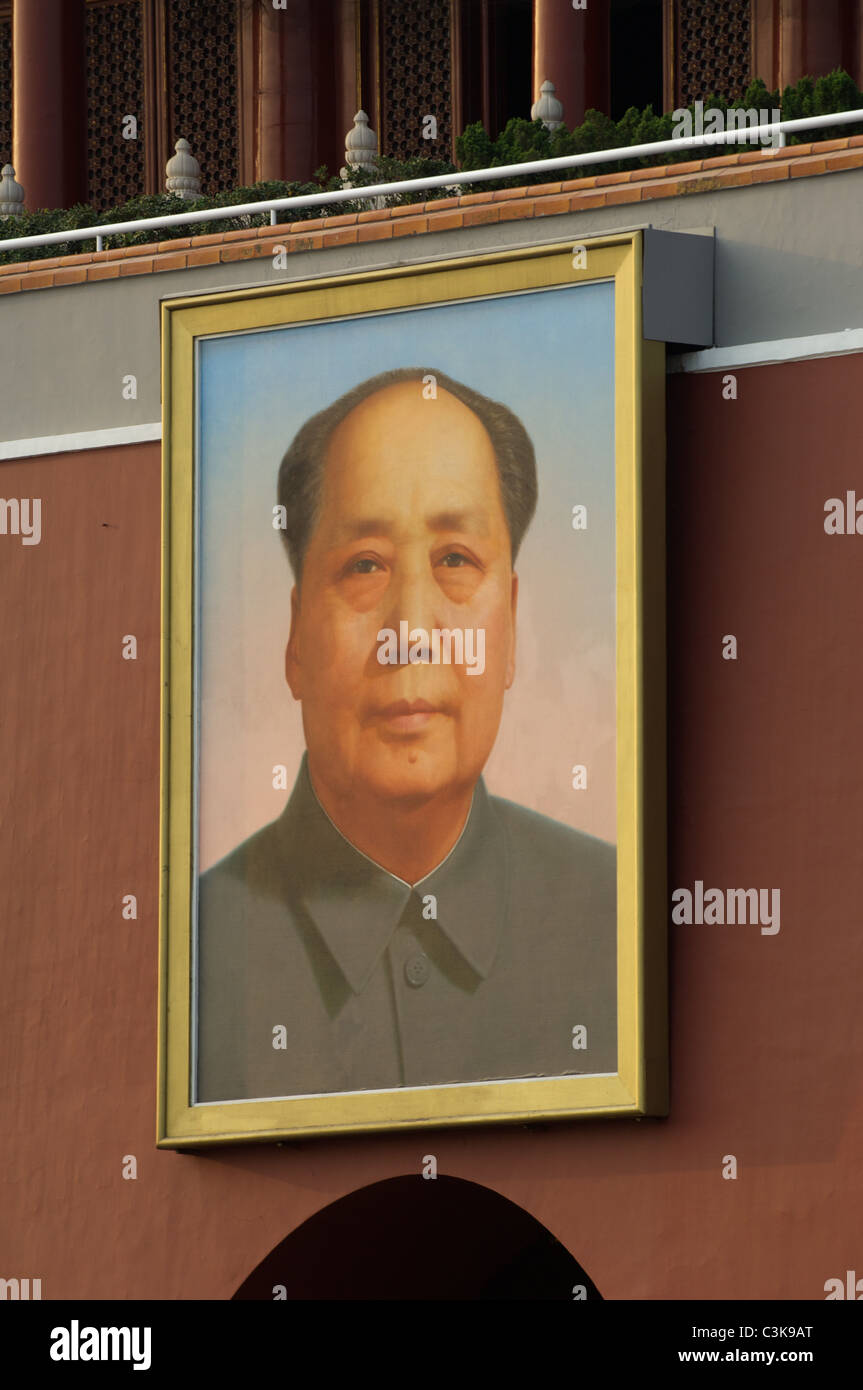 Chairman mao portrait forbidden city hi-res stock photography and ...