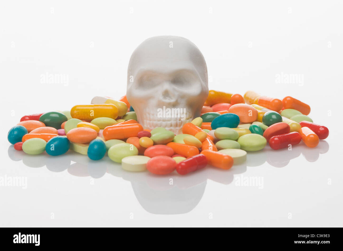 Skull drugs hi-res stock photography and images - Alamy