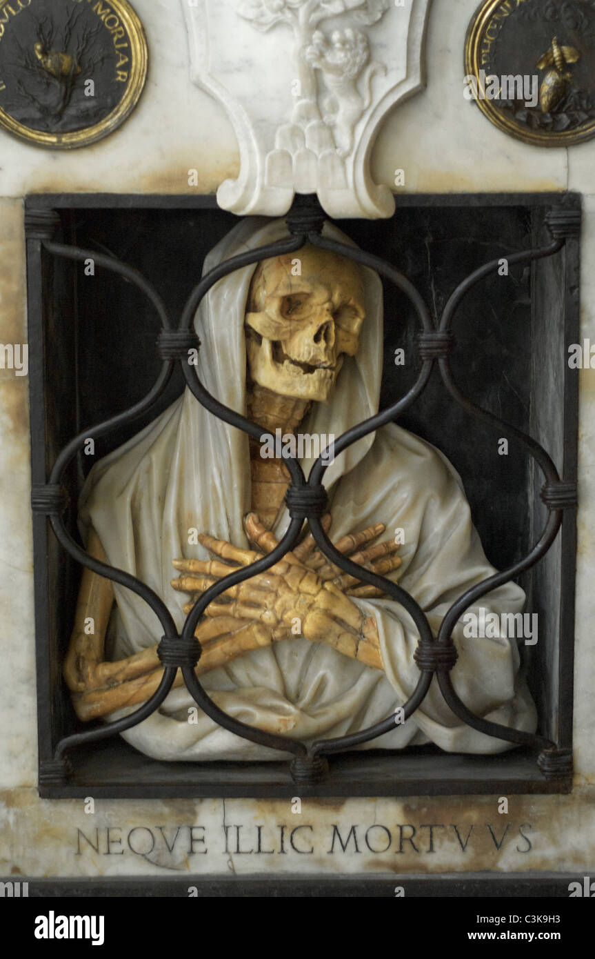 Praying skeleton hi-res stock photography and images - Alamy
