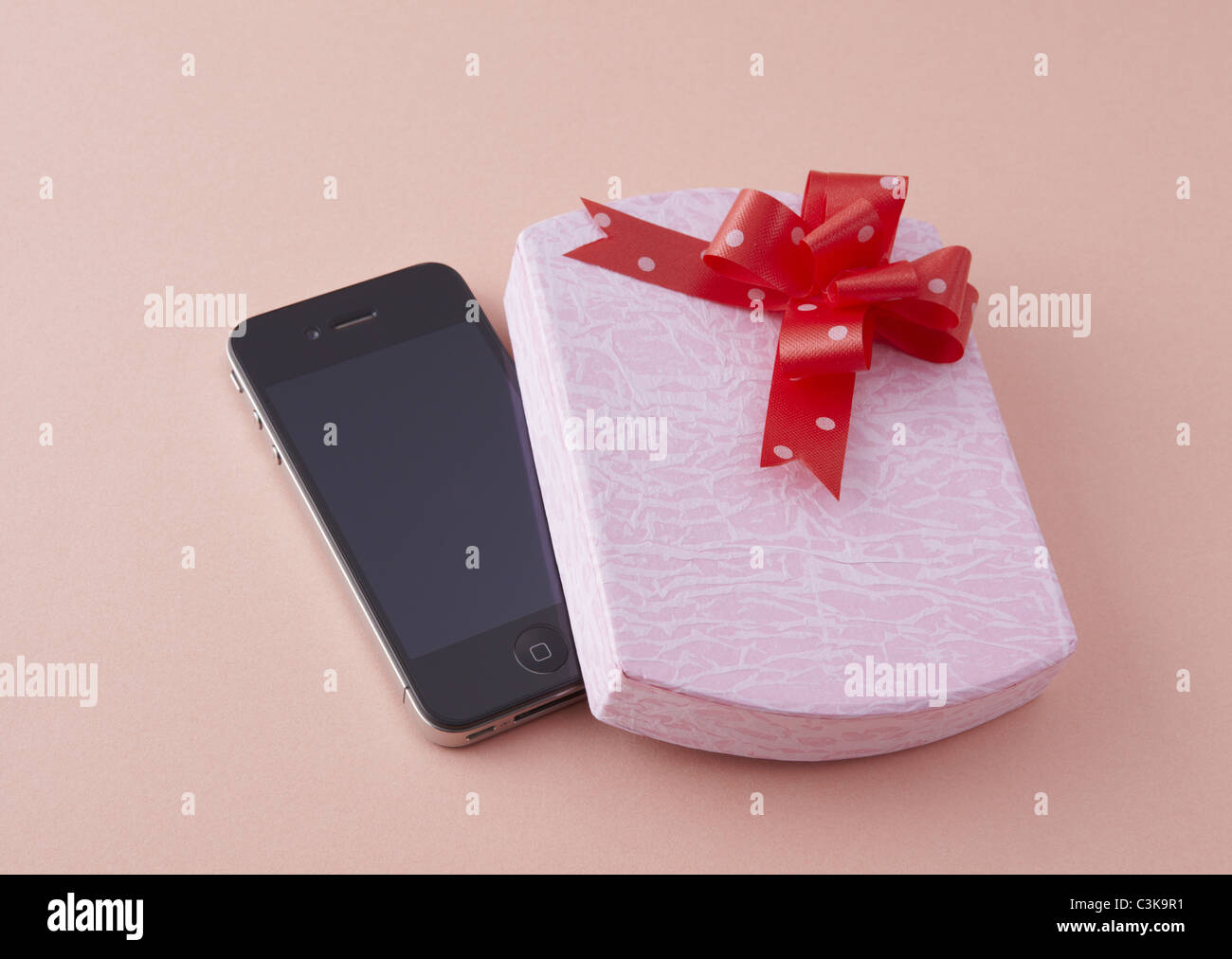 Gift box and smartphone Stock Photo - Alamy