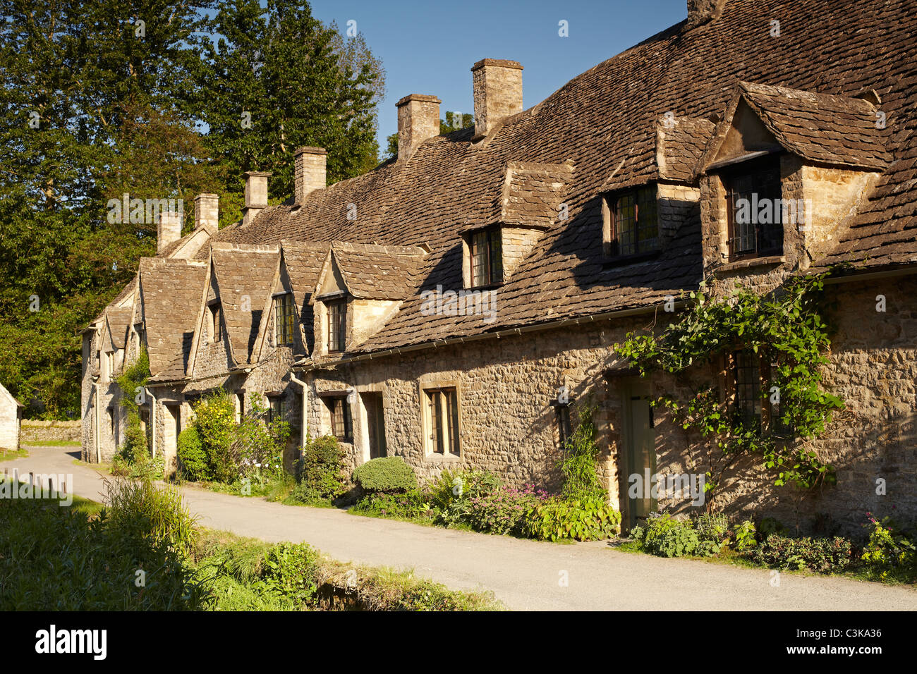 Cotswolds bibury village hi-res stock photography and images - Alamy