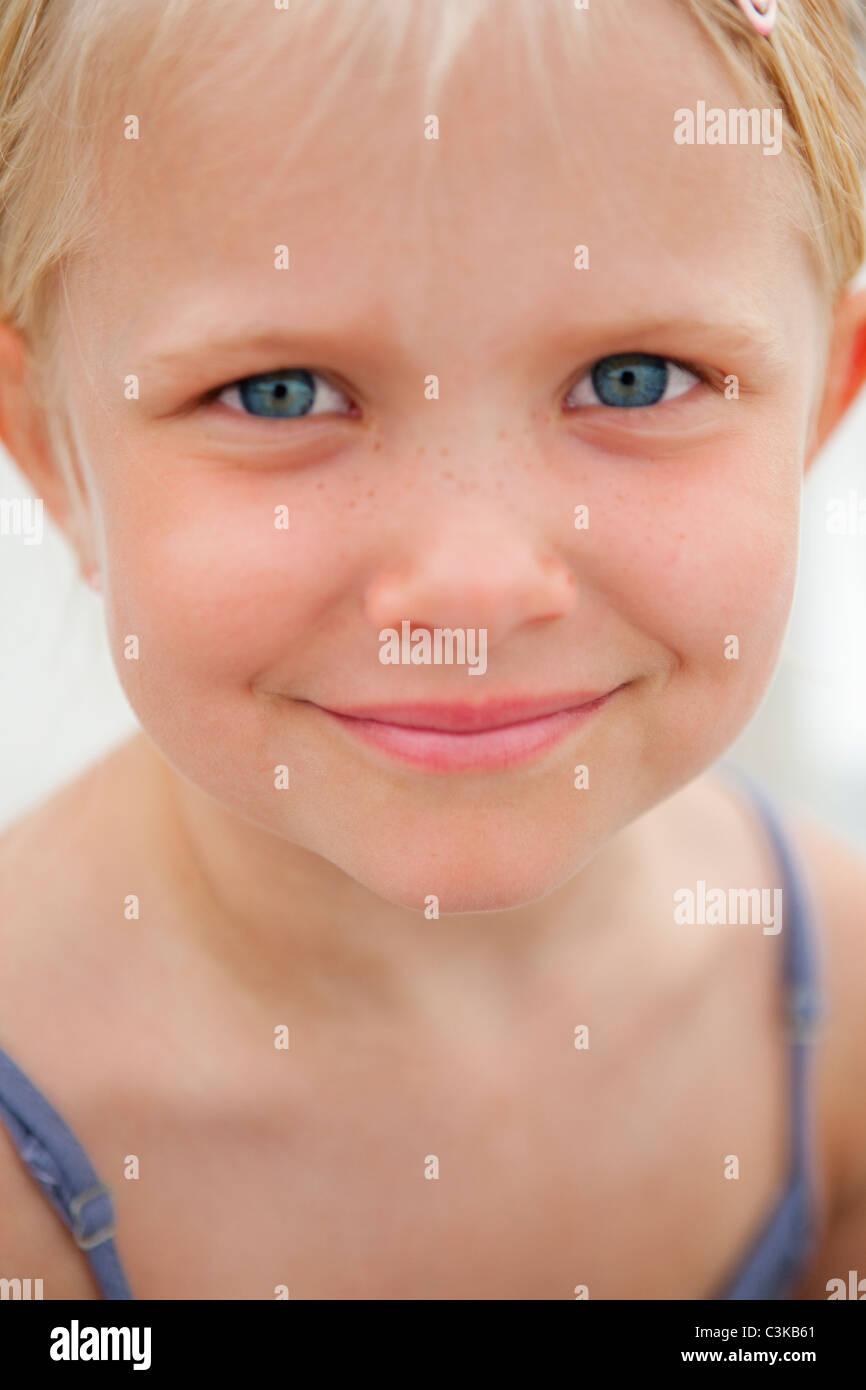 Blonde girl smiling at camera Stock Photo - Alamy