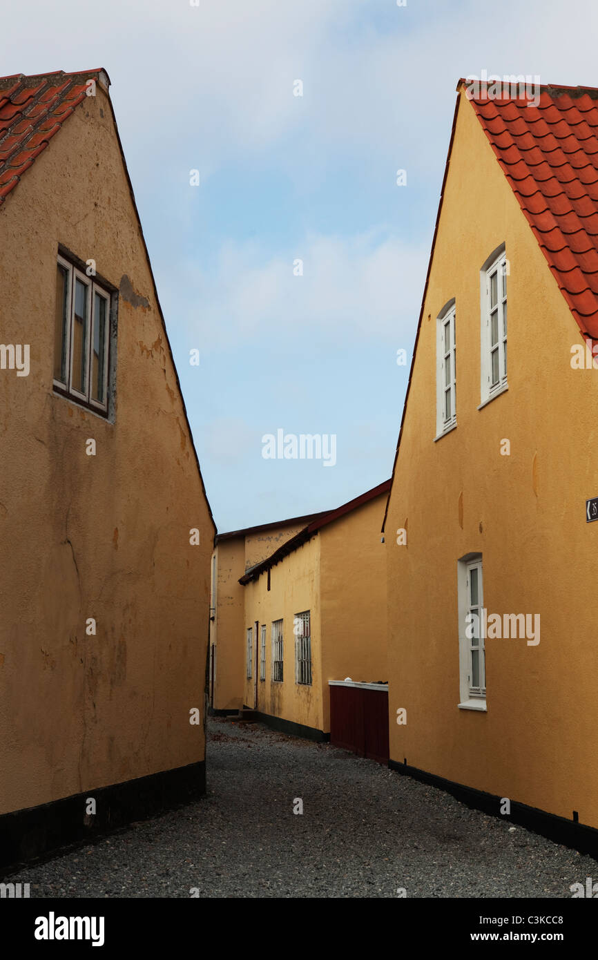 Between houses hi-res stock photography and images - Alamy