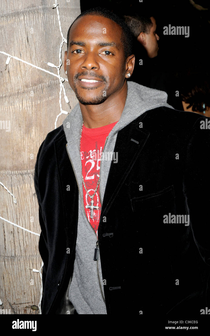 Keith Robinson Musical showcase for R&B singer-songwriter Sleepy Brown ...